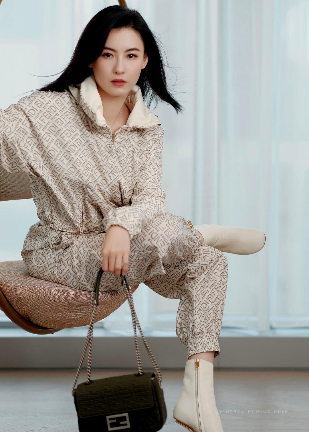 Cecilia Cheung takes her three children to the airport, while her ...