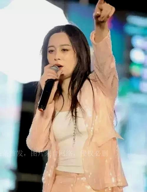 Internet celebrity singer Tang Yi: My ex-husband divorced but my mother ...