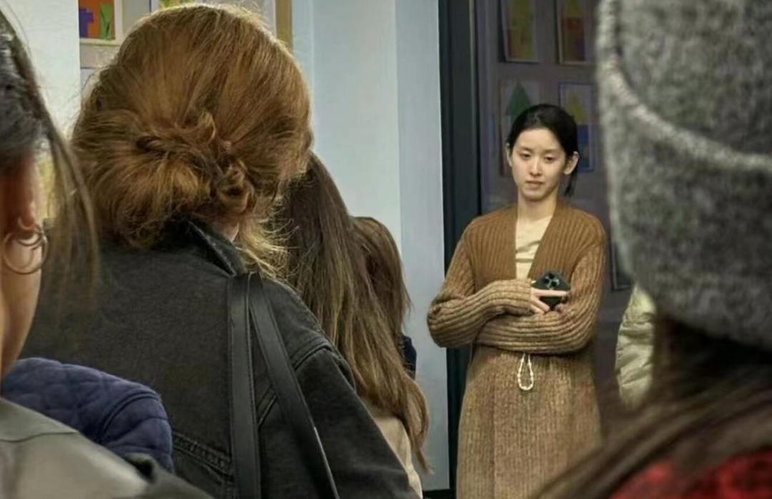 Zhang Zetian appeared in London dressed plainly, and his bare-faced ...