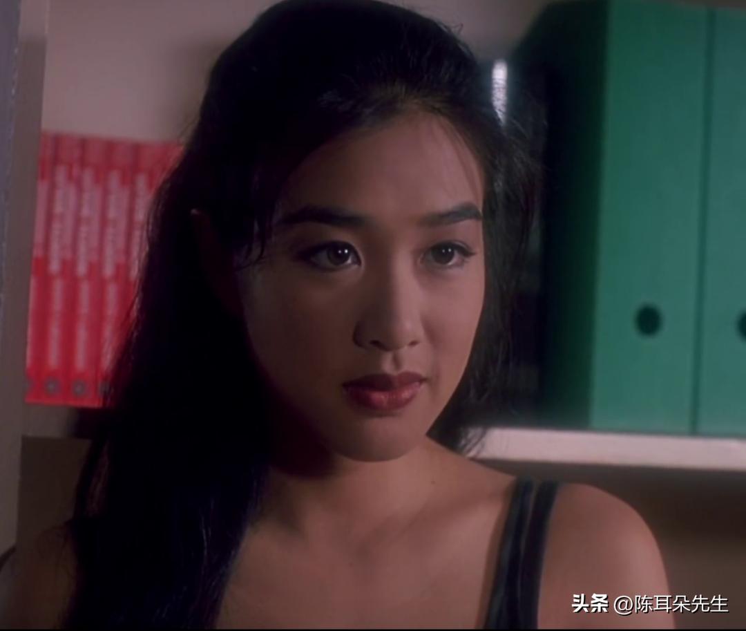 Chung Liti talks about Jet Li, Jet Li is wearing a blue suit and tie ...