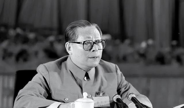 Deng Gong trained two successors, why did he finally choose Jiang Zemin ...