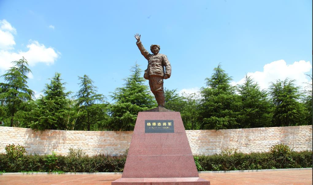 In 1950, Yang Dezhi returned to Zhuzhou. After learning that his father ...