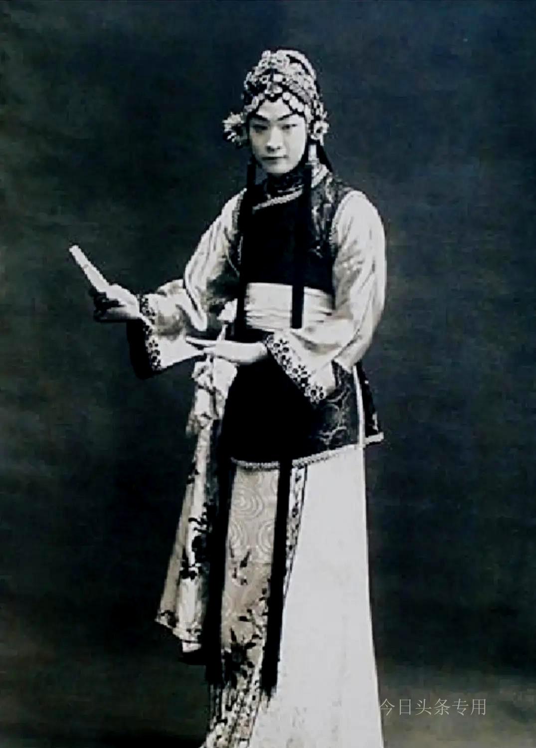 Excerpts and synopsis of Cheng Yanqiu's wonderful performance in "The ...