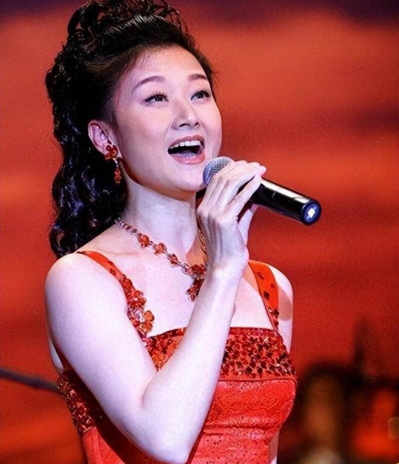 Song Zuying, who has appeared in the Spring Festival Gala 24 times in a ...