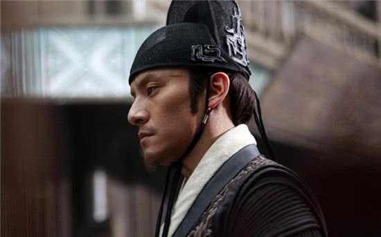 The fortune teller was drinking, and suddenly nine guards came. The ...