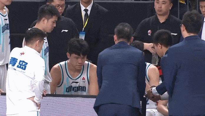 Fight fiercely! The frightening eyes are competing, who dares to look ...