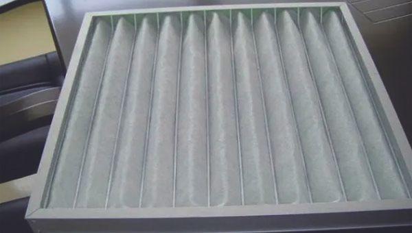 What are the characteristics of primary filter adhesive? - iNEWS