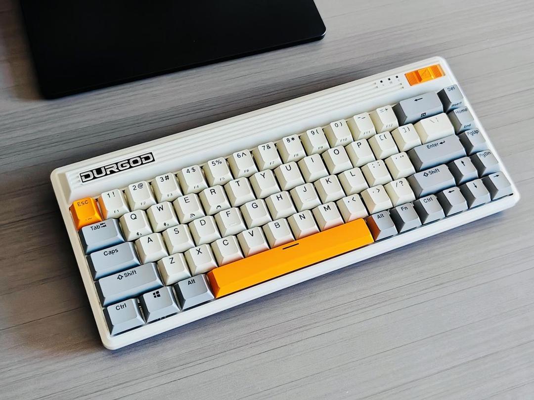 High-looking retro-style design, 3-mode CHERRY keyboard, get started ...