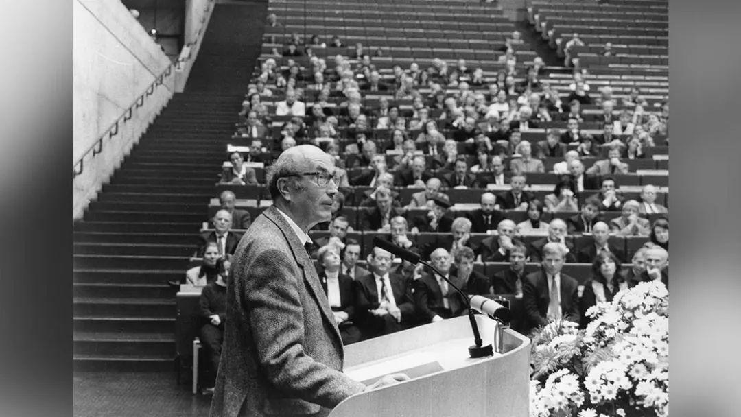 The highest achievement of modern knowledge management: Luhmann Card ...