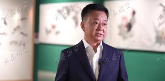 A recent photo of the 59-year-old host Zhu Jun was exposed. He has a ...