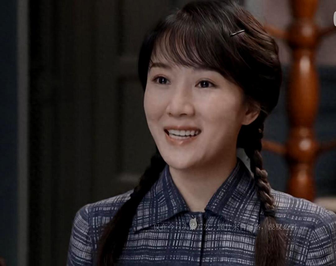 Silver Fox gradually reveals her true identity in "Stalker", and details in the play show that ...