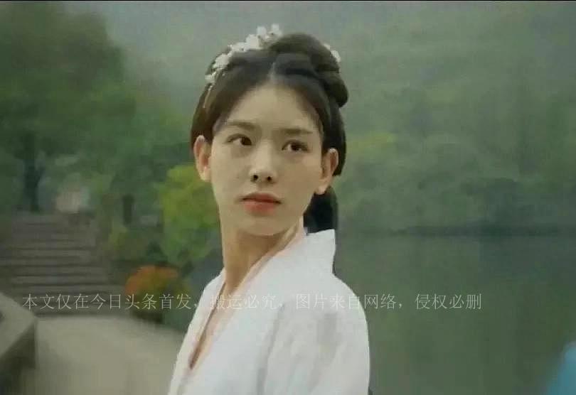 Sun Yining's photos were exposed without filters. Her facial features ...