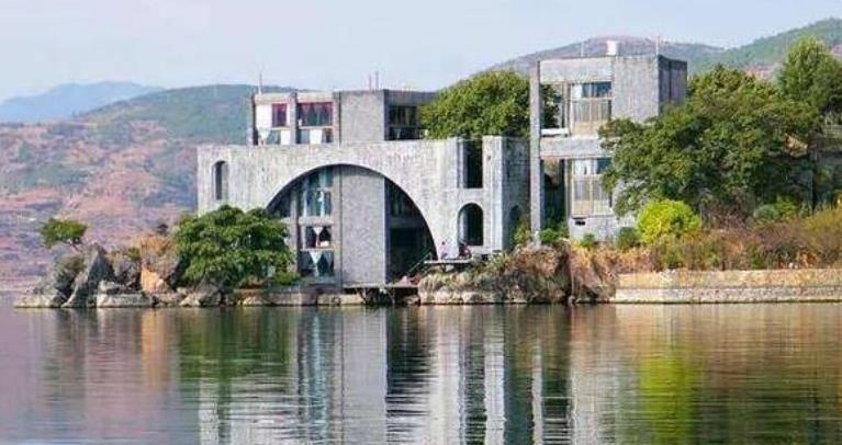 Yang Liping's 30 million “Moon Palace” was sealed. It looks bright on ...