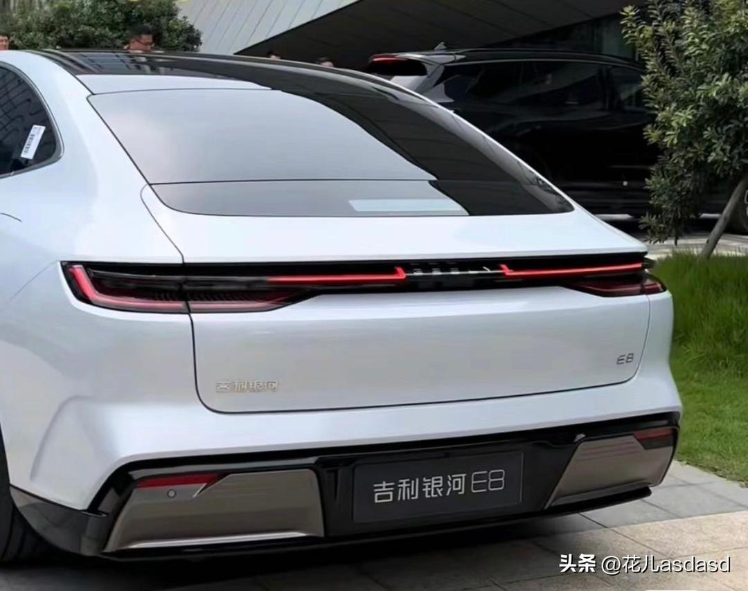 The only 45-inch 8K large screen on the market, Galaxy E8 is a master from the moment it ...