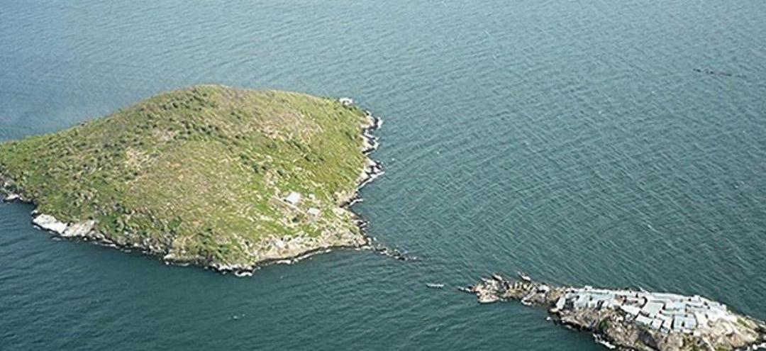 The most crowded island in the world. Less than half of the stadium is ...