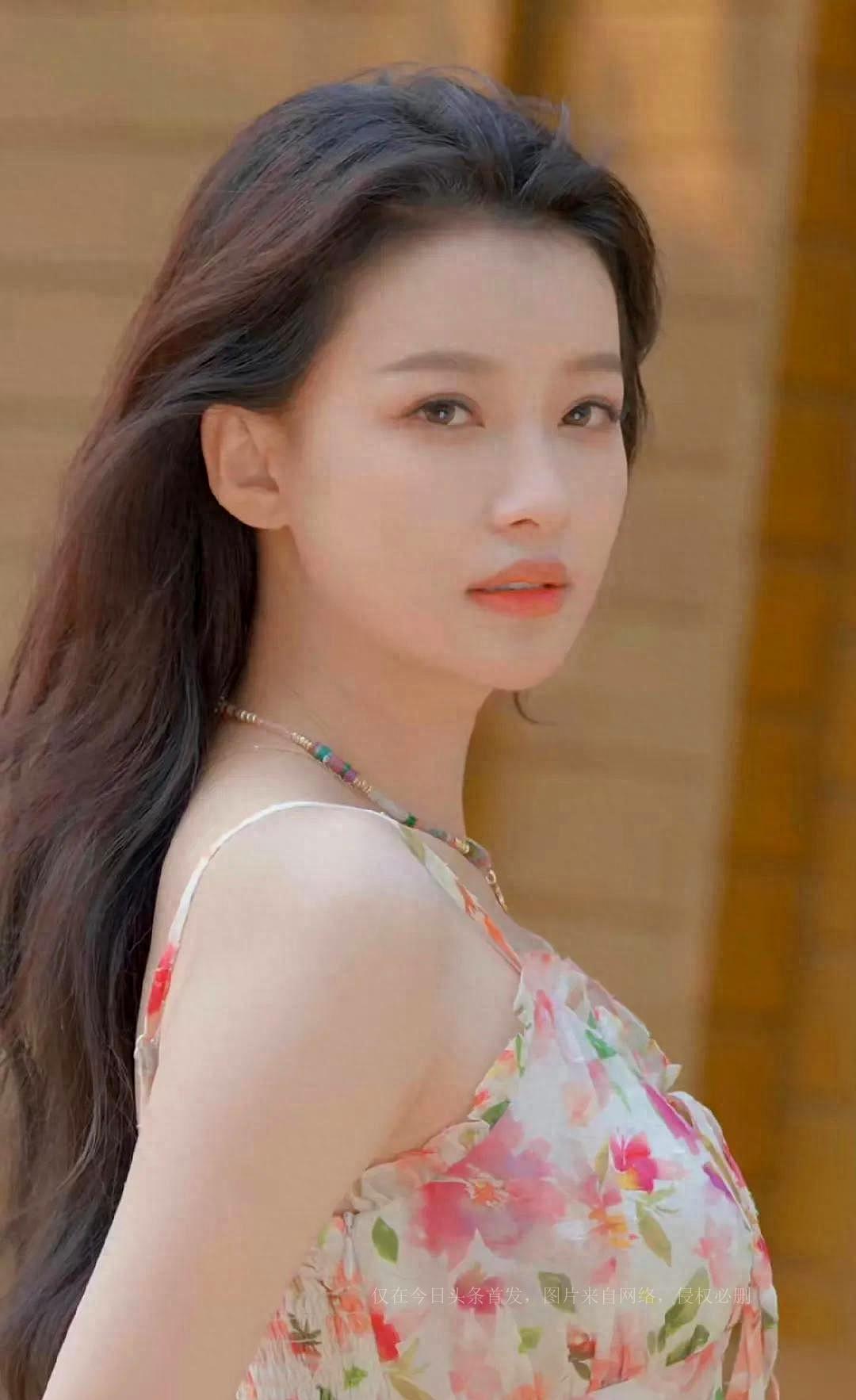 Dong Zijian is dating Leng Yan Xiaohua, who is almost as beautiful as his ex-wife Sun Yi - iNEWS