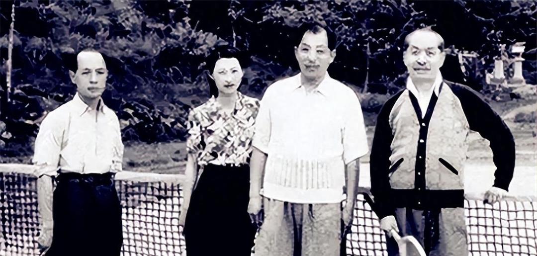 Zhang Xueliang met the founding general again in his later years. He ...