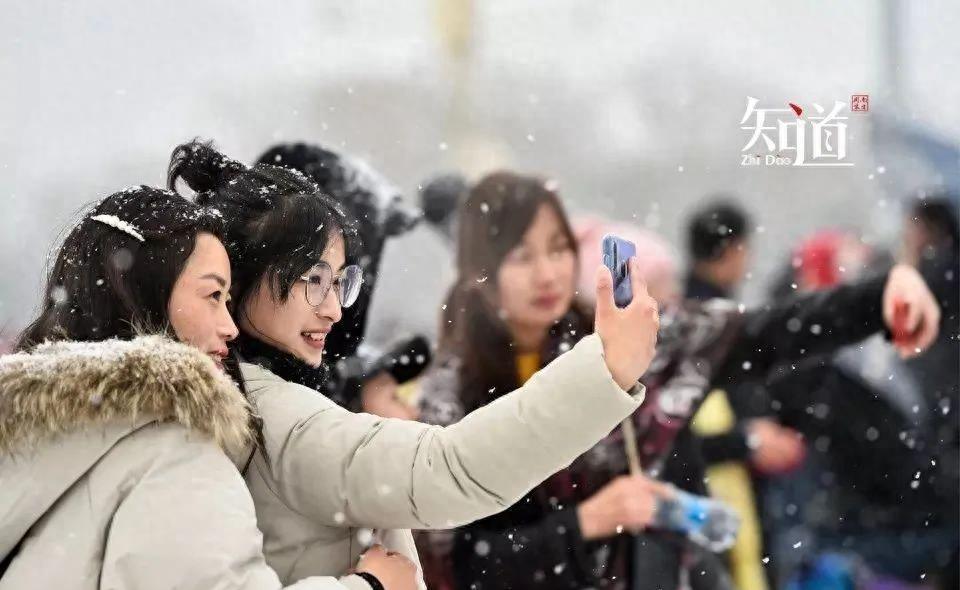 Out-of-control love: a micro-movie about the tyrant that young people ...