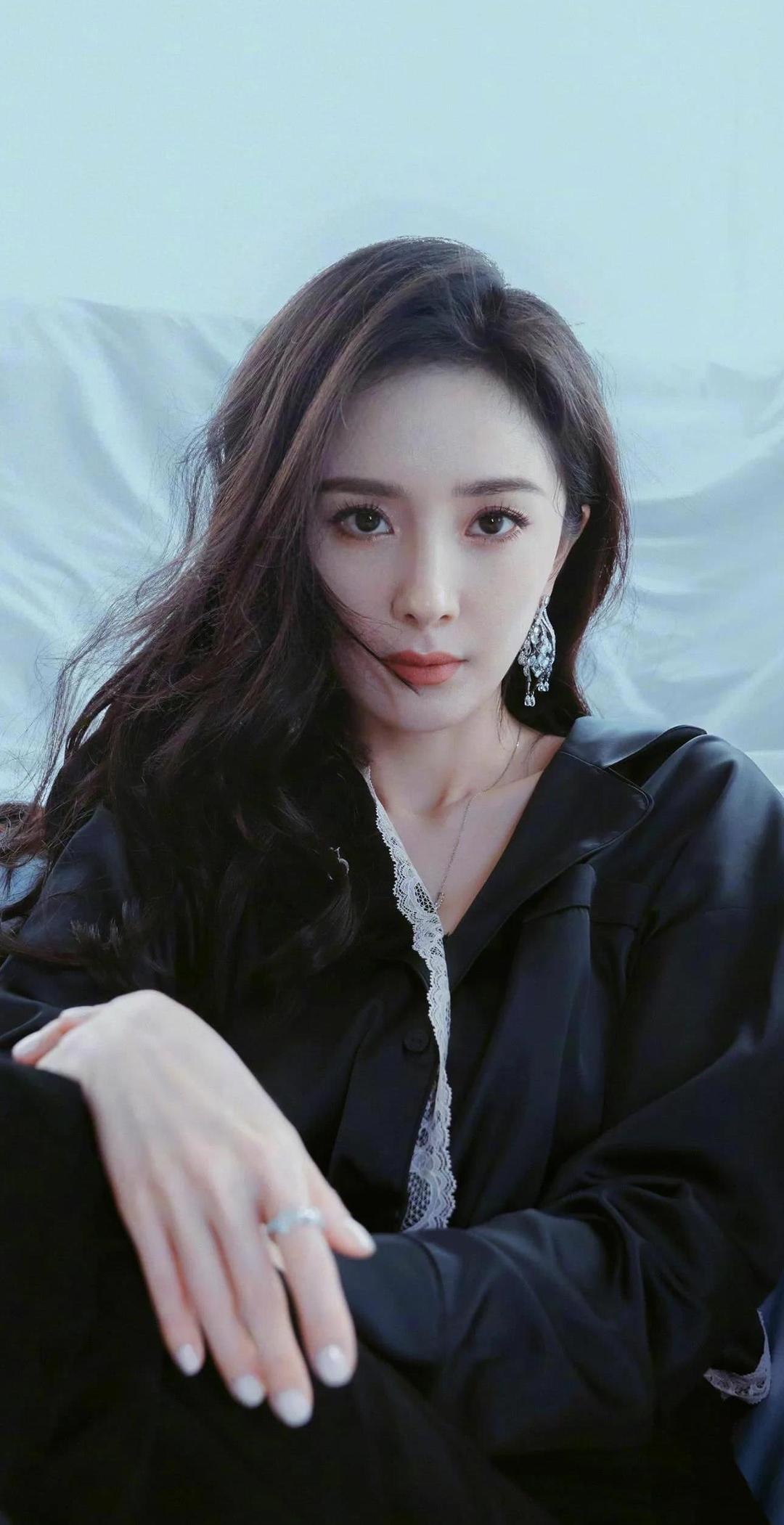 Beauty Wallpaper-Issue 1805-Yang Mi - iNEWS