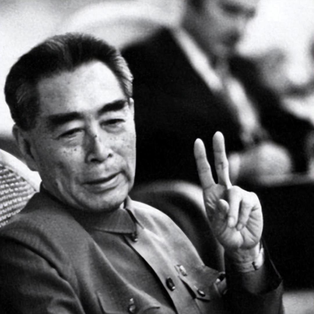 In 1975, Premier Zhou decided to attend He Long's funeral. Ye Shuai ...