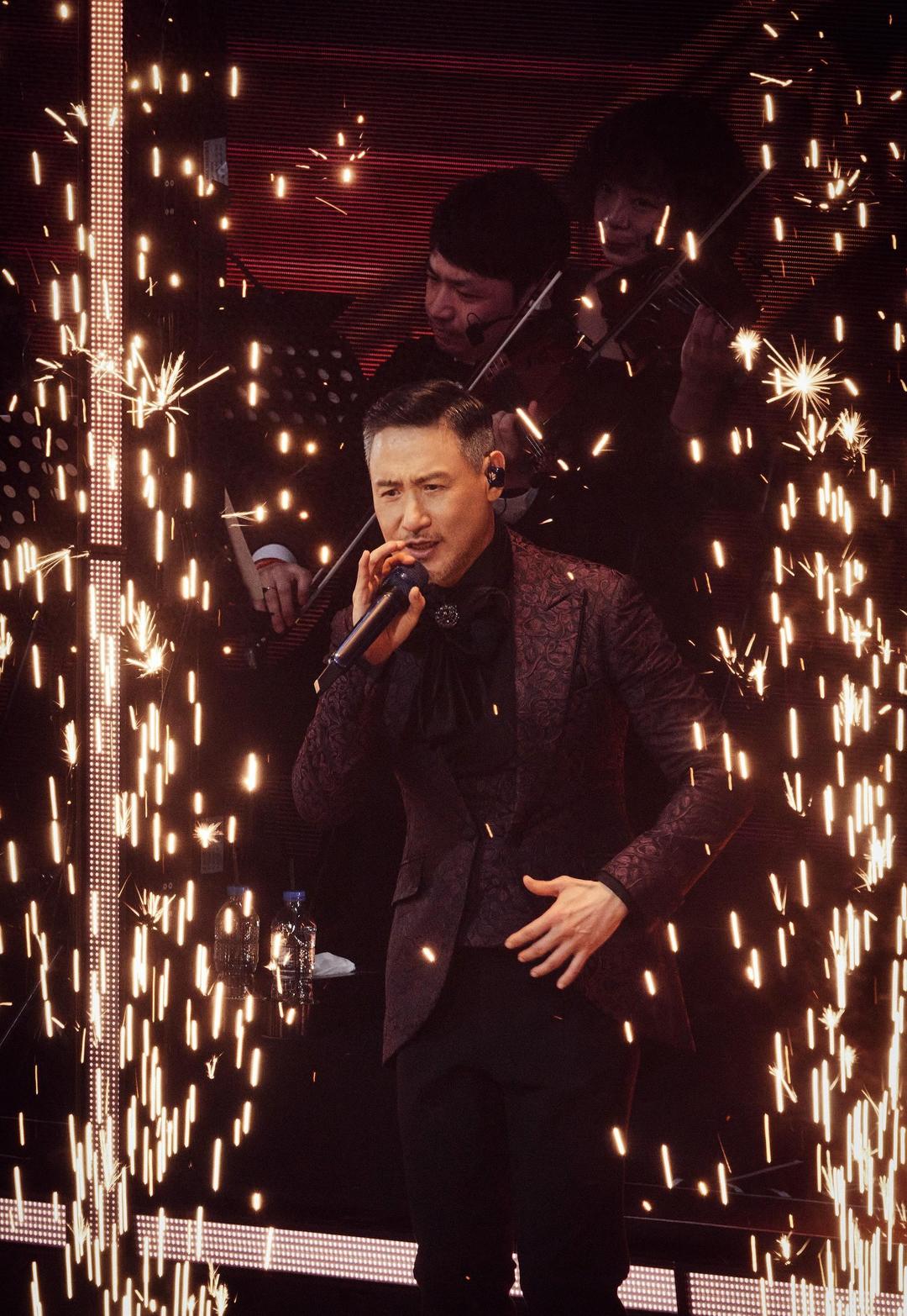 Jacky Cheung's "60+" tour concert begins in Hong Kong and promises to ...