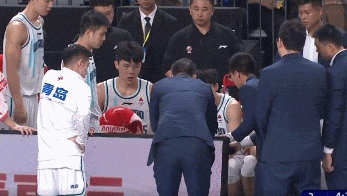 Fight fiercely! The frightening eyes are competing, who dares to look ...