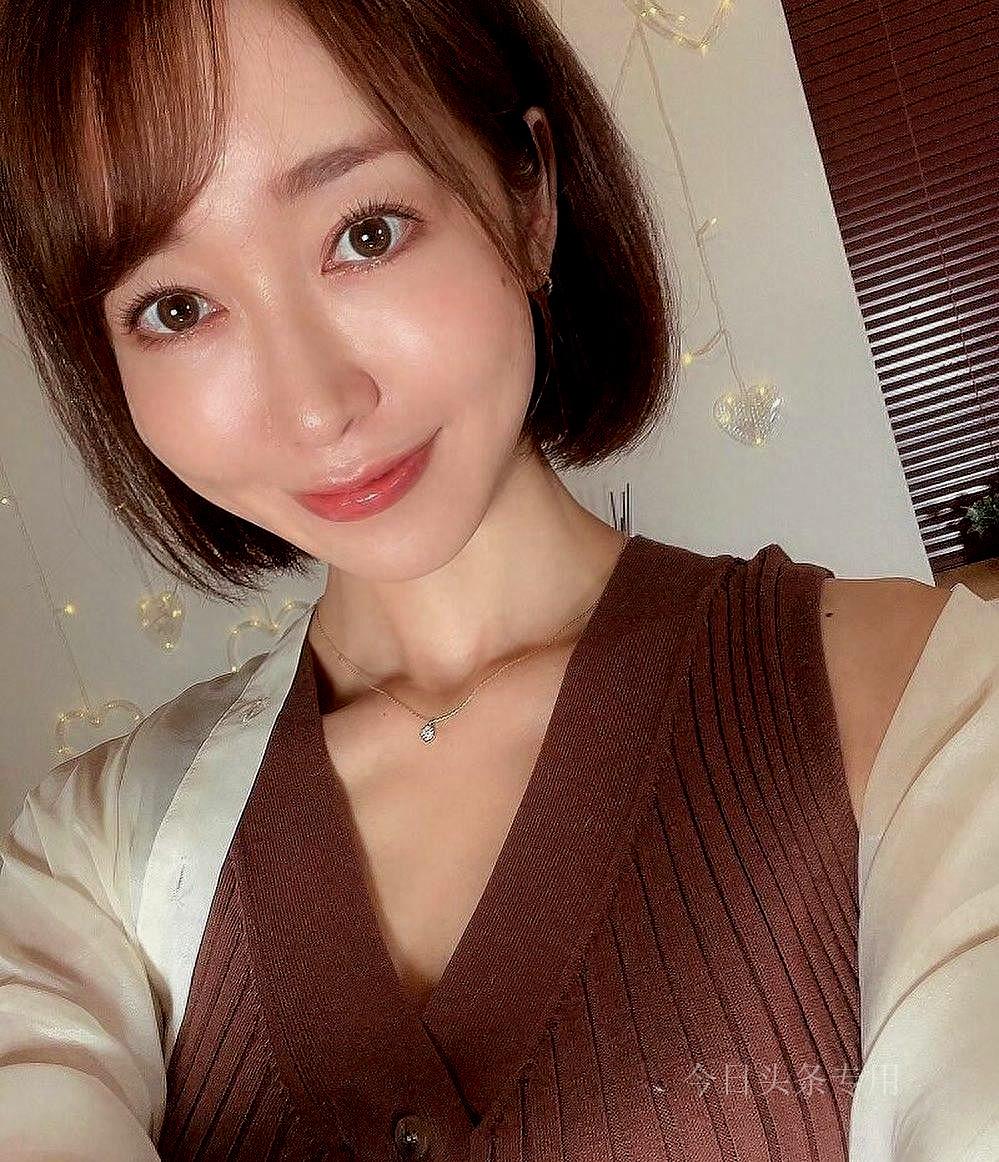 Japanese female artists, Yuu Shinoda, Yumi Fukada, and Yuna Hashimoto ...