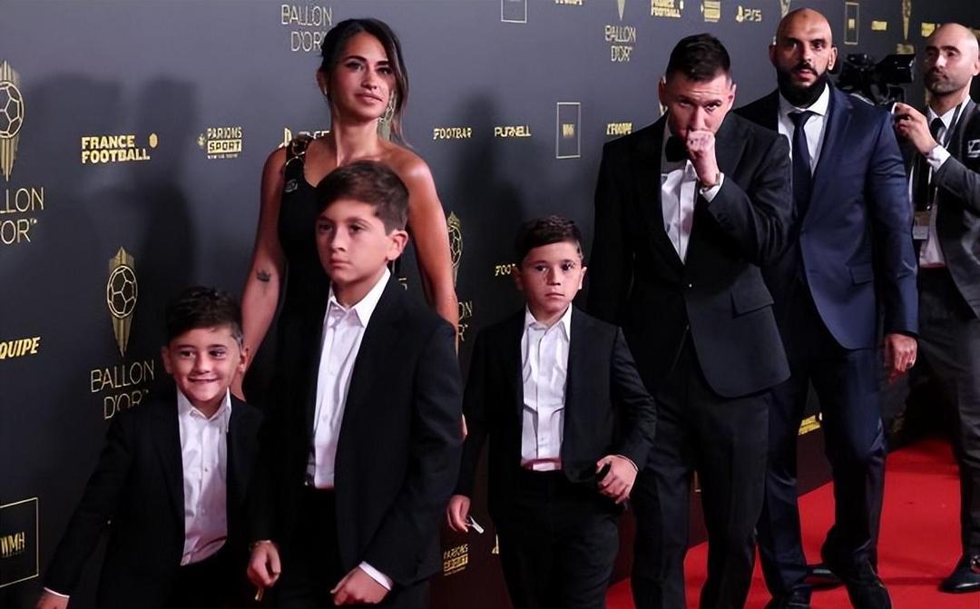 The Messi family shines at the Ballon d'Or ceremony! An Niu looks ...