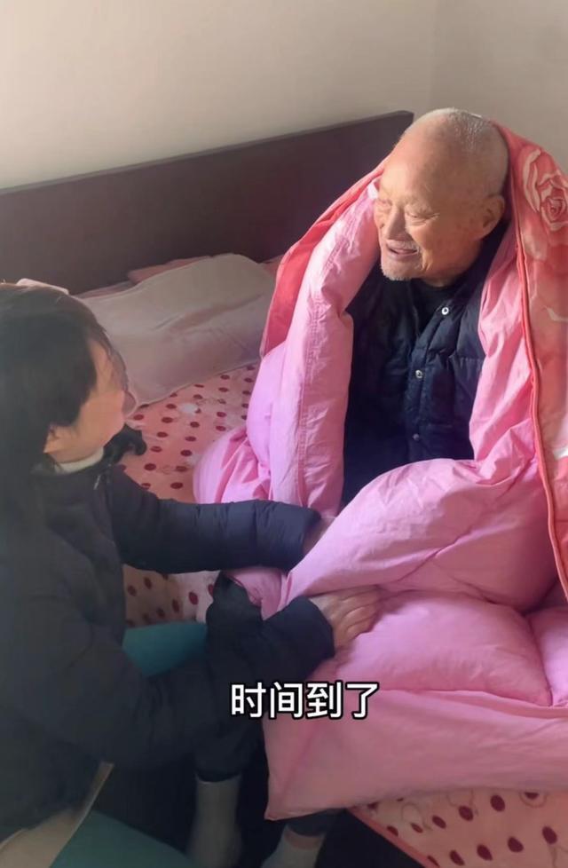 The latest photos of 51-year-old Yuan Li were exposed. He has a bloated ...