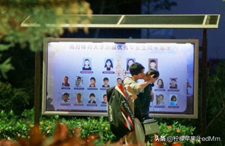 Wu Lei, who just turned 23, gave Jiang Wenli, who was still pretending ...