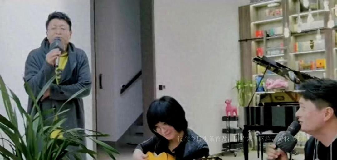 The stars are shining: Siqin Geri has a bright smile, Wang Xiaowei has ...