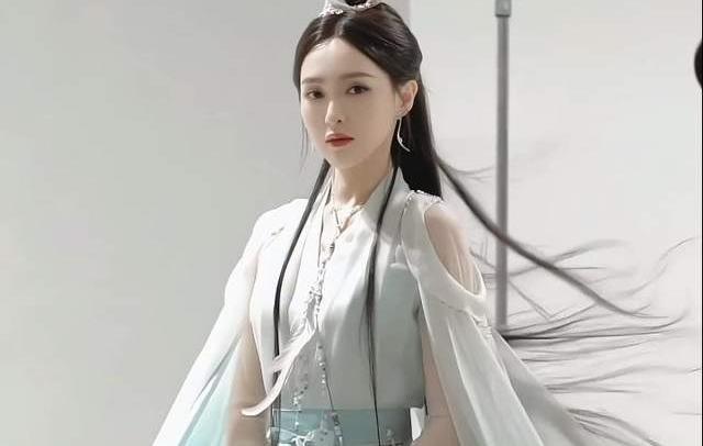 Tang Yan accidentally injured her ankle during the filming of "Nian ...
