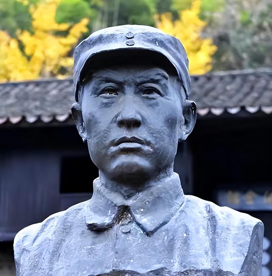 He is a famous general in the New Fourth Army, with a higher rank than ...