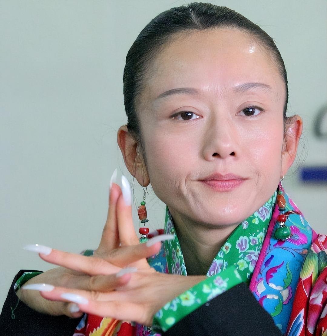 Yang Liping has been wearing a hat for ten years and never takes it off ...