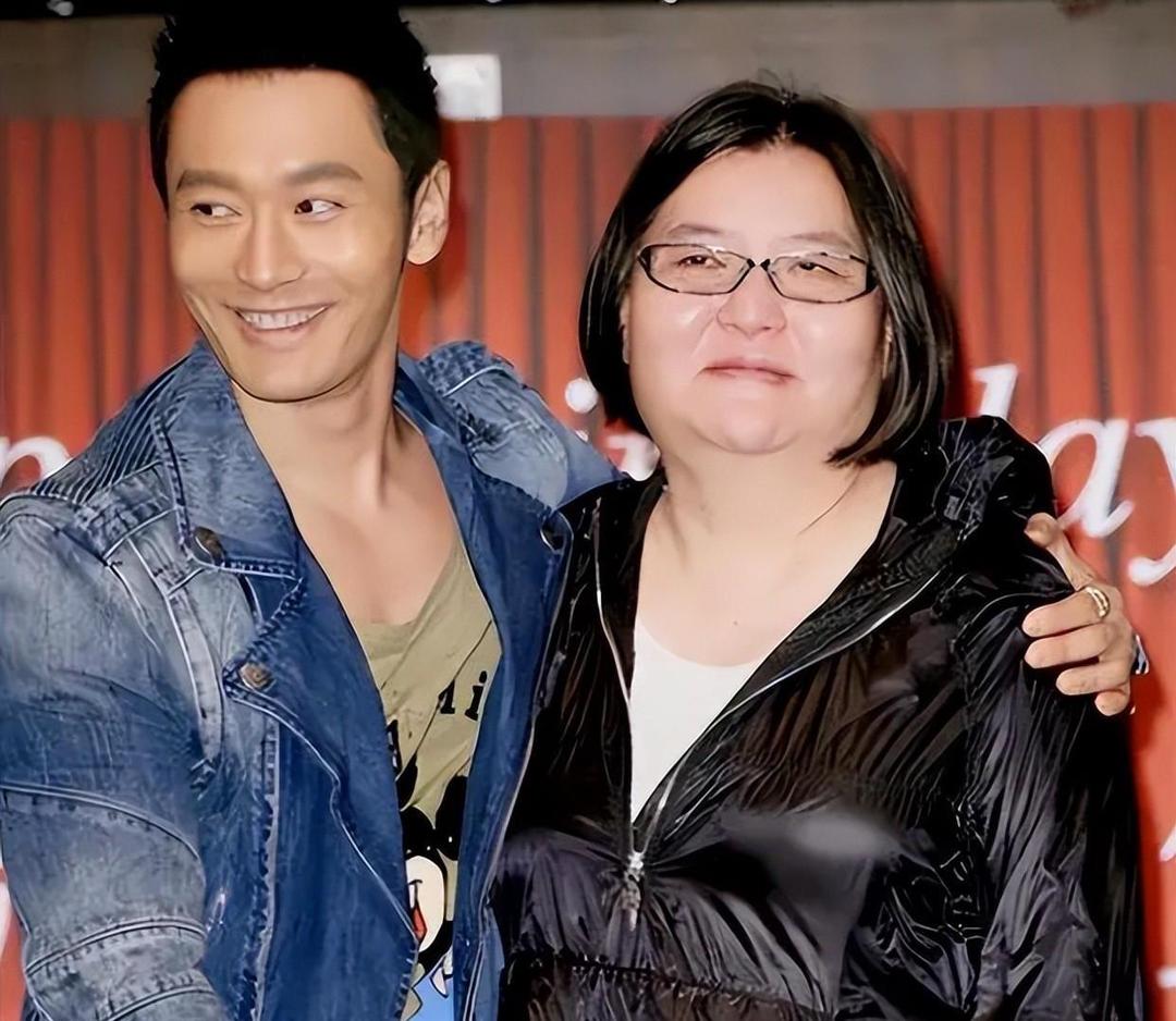 The British Faye Wong is famous for saving Lin Chiling from the gang ...