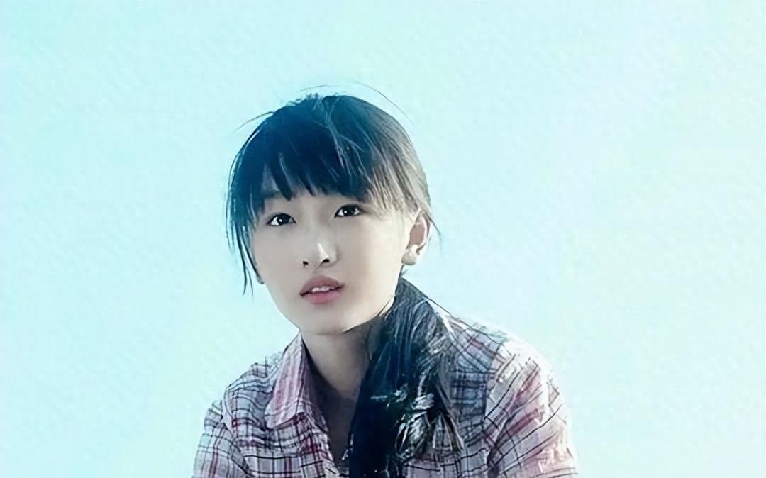 Zhou Dongyu: A harmless white rabbit in front of others, but his true ...