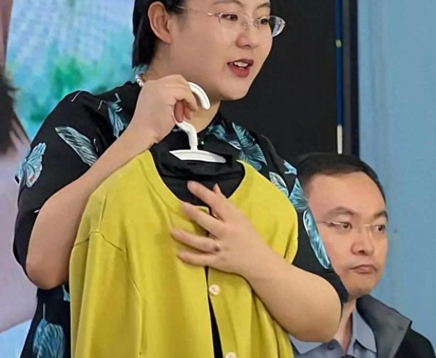 Cai Lei: Duan Rui has been brushing my teeth since last year. She can't ...