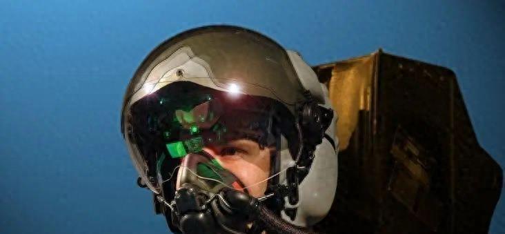 The new helmet of the Pakistan Air Force is actually the same ...