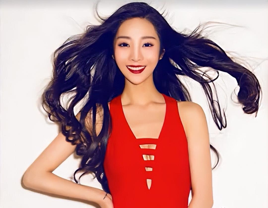 Li Xueke: With a net worth of over 100 million, she gave birth to mixed ...