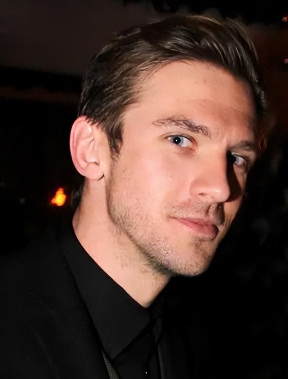 Using eyes to convey the inner fluctuations of the character, Scott's ...