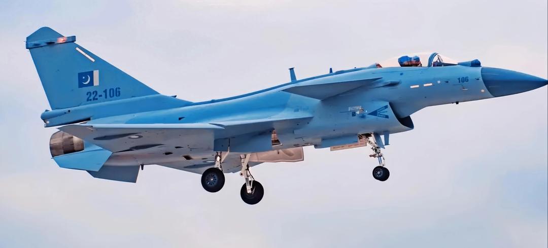 The power to shake the world! Pakistan Air Force's J-10 fighter jet's ...