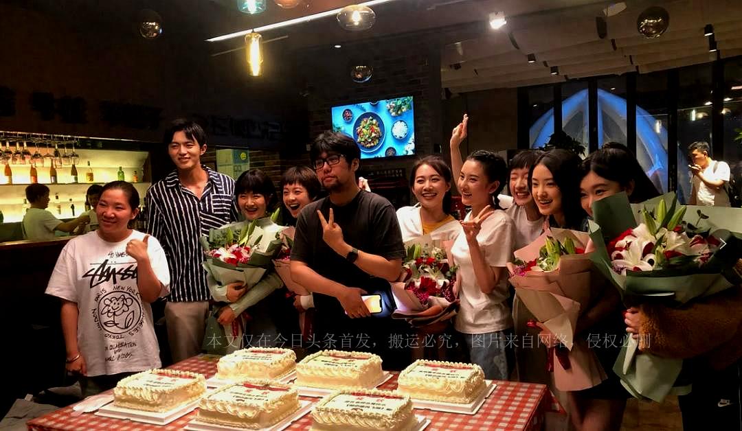 The extras were criticized for being scheming. Song Zuer's photos with ...