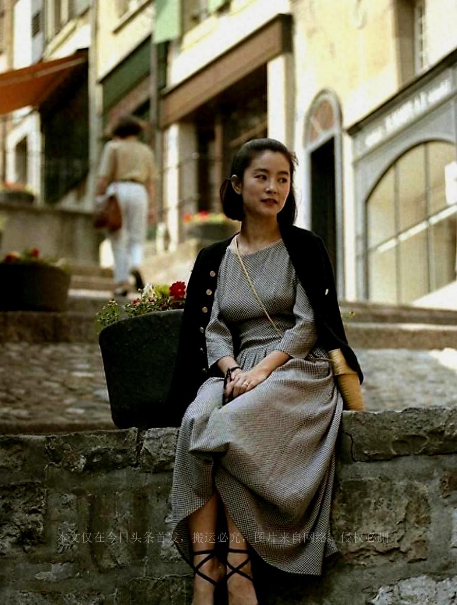 68-year-old Lin Qingxia visited 84-year-old Qiong Yaoxin, and the group photo was exposed. She ...