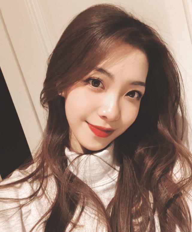 EDG輸比賽Rita形象也崩了？看到希然與TheShy的合照後：般配 - 資訊咖