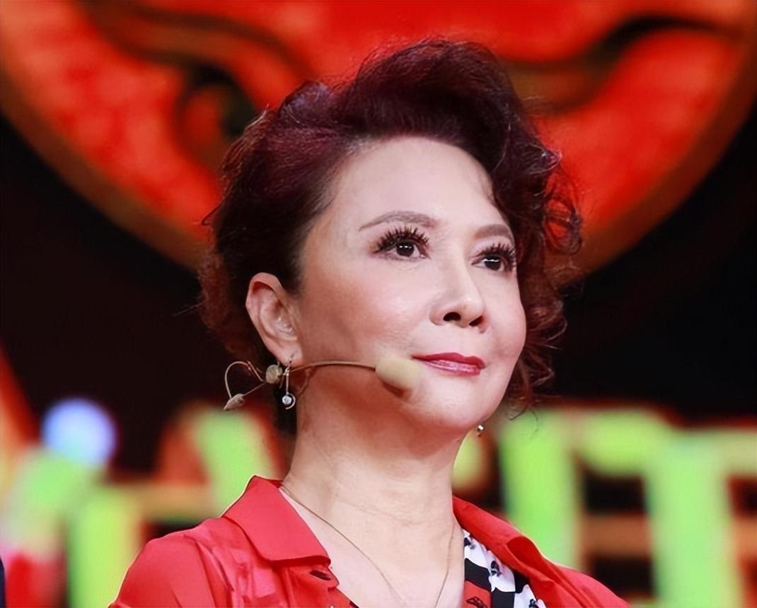 62-year-old Cai Ming: From "the queen of sketches" to "falling off the ...
