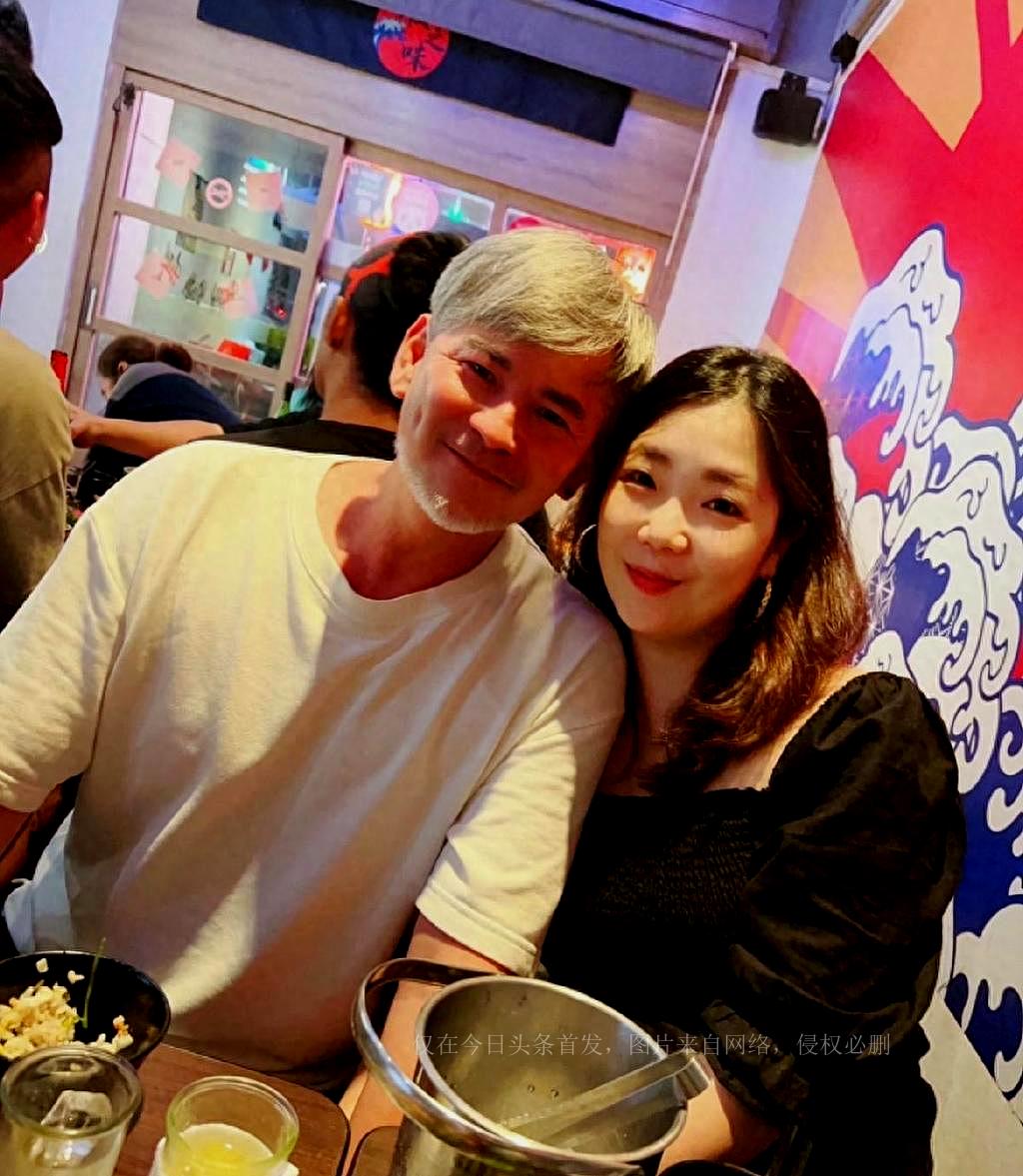 The 52-year-old actor is over 50 years old. He got a son in middle age ...