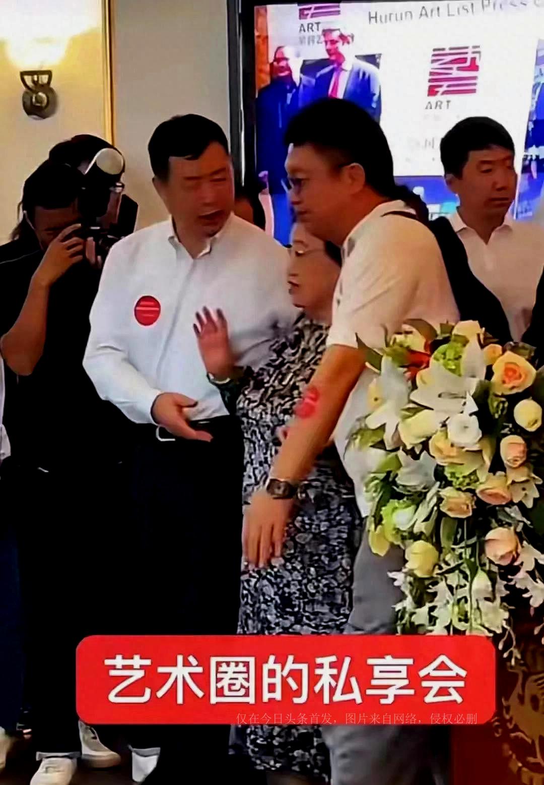 Chen Lihua attended a private party. The host Wang Weinian took good ...