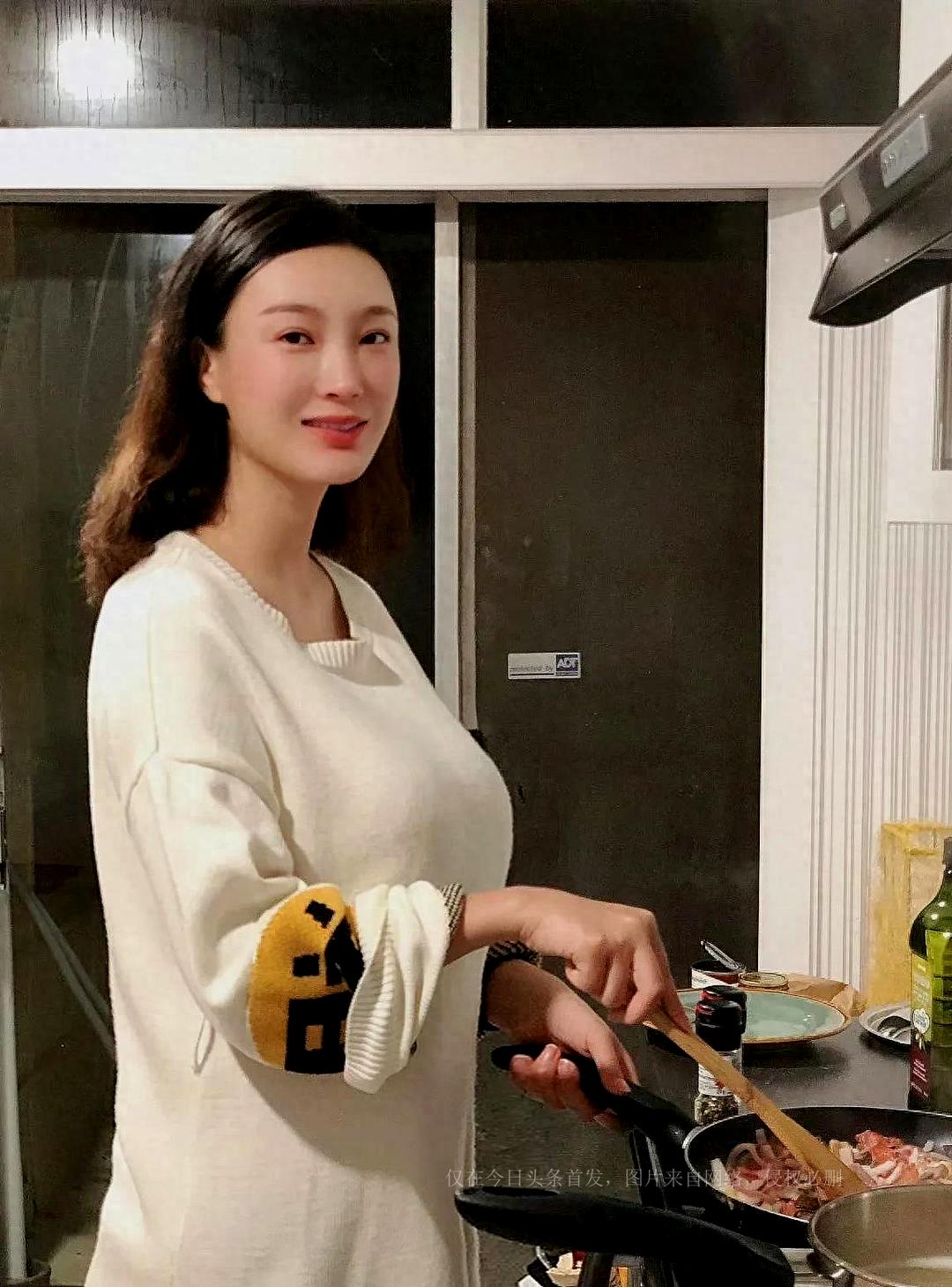 Wang Li Danni is simply synonymous with sexiness. She has a hot body and charming eyes. She is ...