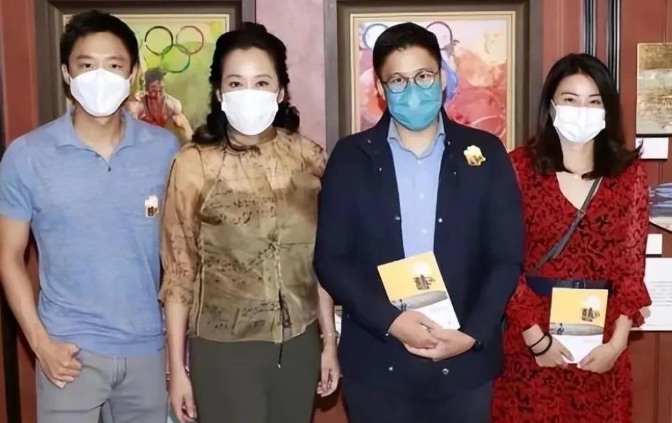 43-year-old Huo Qigang rarely took care of his 64-year-old mother Zhu ...