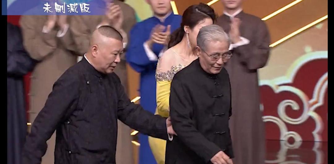 Crosstalk master Ma Zhiming presented Guo Degang with Xingmu, a ...